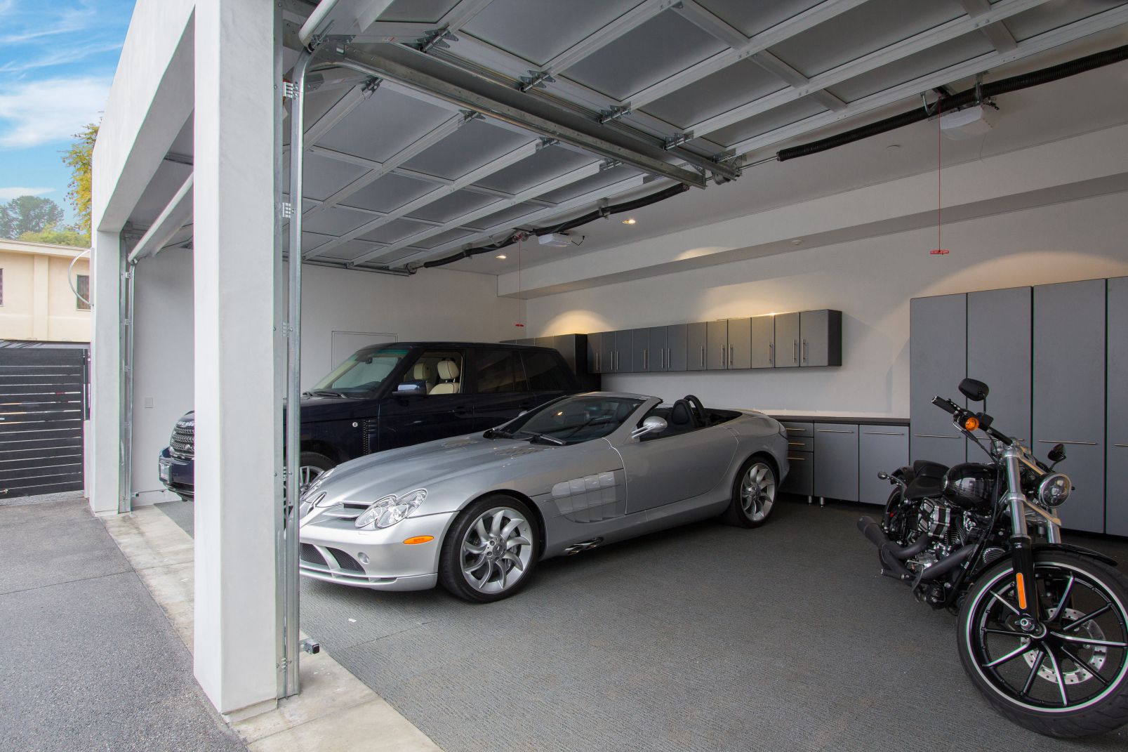 Sublime Chalette Drive Modern Home in Los Angeles with endlessly views