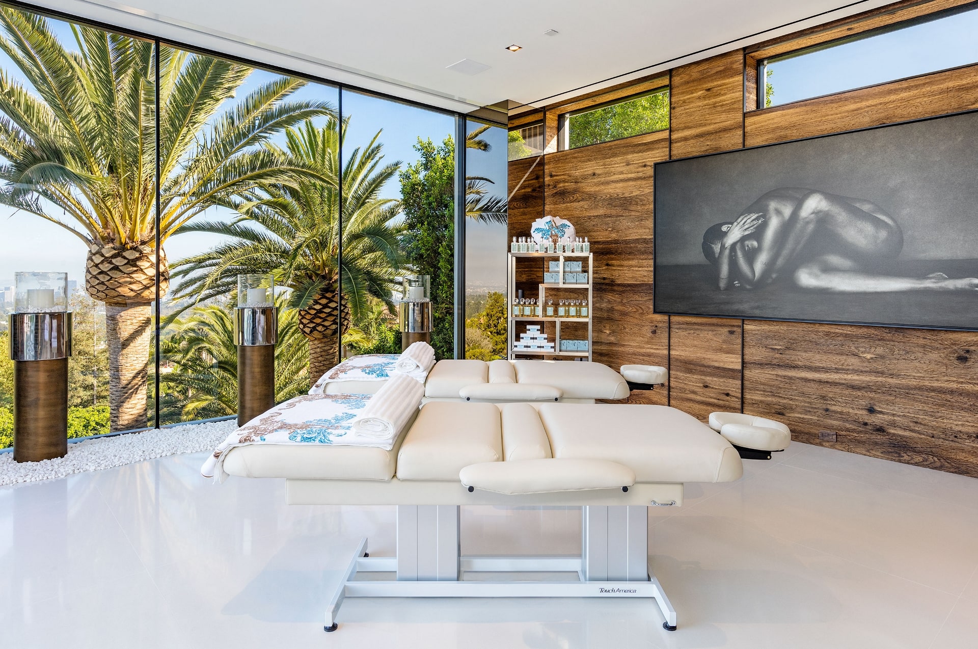 Inside the most Luxurious Modern Mansion in Los Angeles
