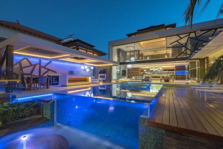 Melbourne Modern Villa in Australia by Chris Clout Design