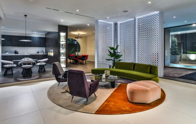 A Sophisticated Beverly Hills Modern Estate with Expansive Views