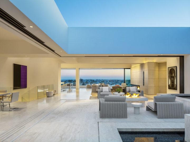 Dolphin Ter Contemporary Home in Corona Del Mar by Avalon Architecture