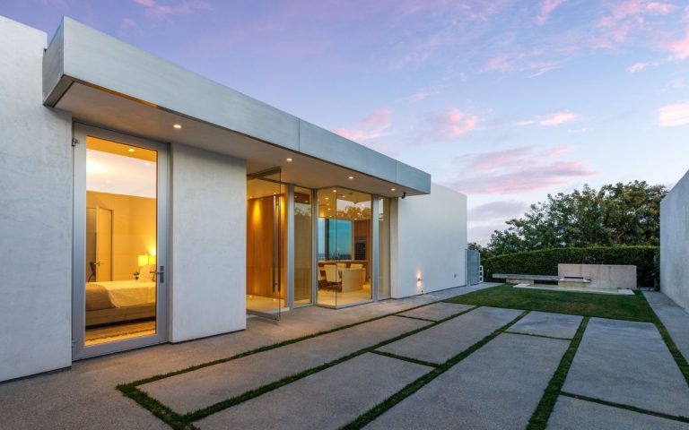 $13.5 Million Tanager Contemporary Dream with Explosive Views