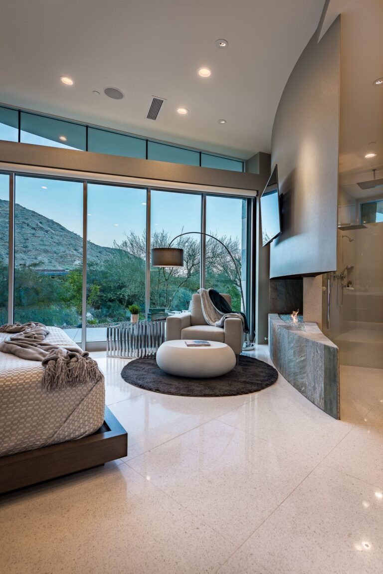 Curvilinear Desert Residence in Palm Springs by Brian Foster Designs