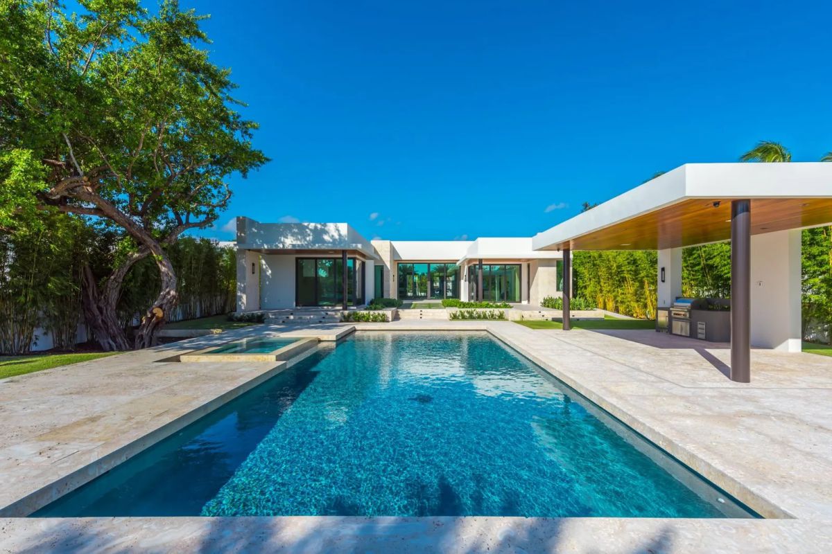 Mid-Century Modern Revival Residence in Florida by Brenner Architecture