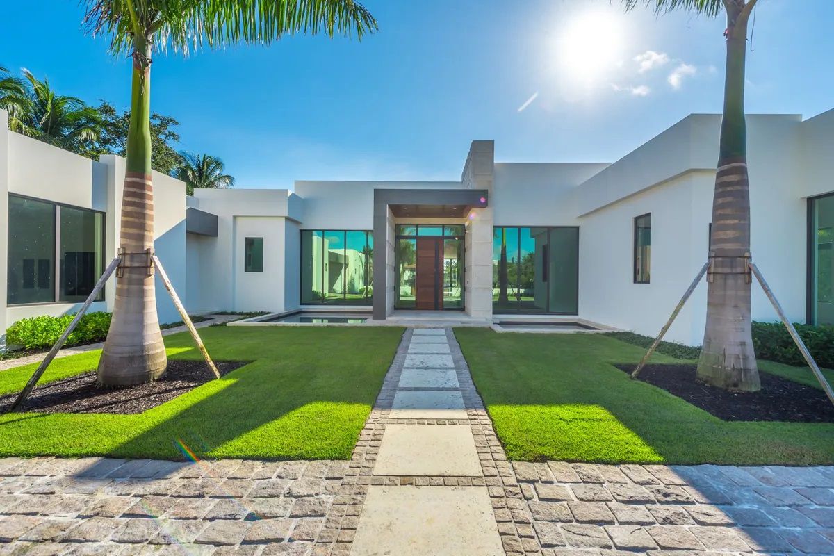 Mid-Century Modern Revival Residence in Florida by Brenner Architecture