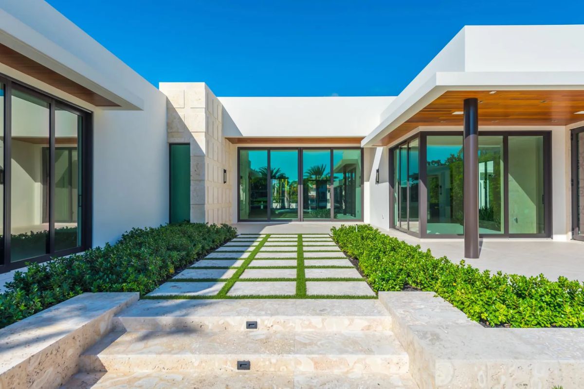 Mid-Century Modern Revival Residence in Florida by Brenner Architecture