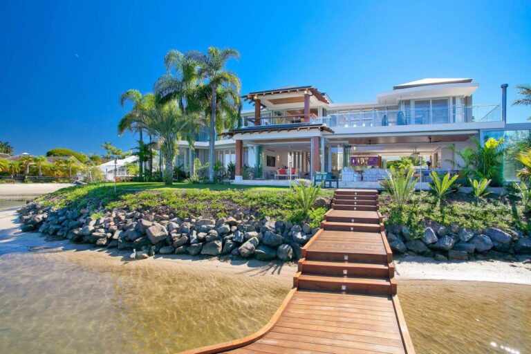 Noosa Sound Residence in Queensland, Australia by Paul Clout Design