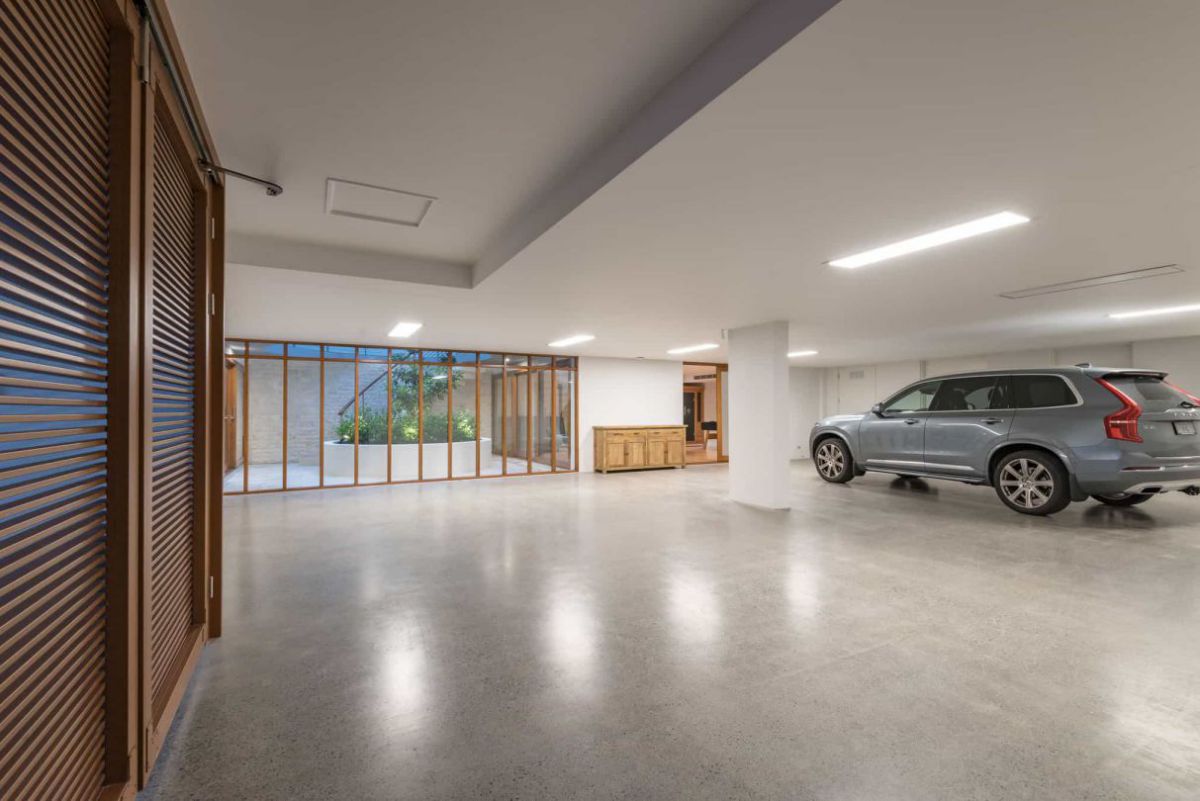 Contemporary Tropical House in Queensland by Chris Clout Design