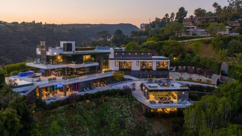 A Spectacular Contemporary Masterpiece with Breathtaking Views in ...