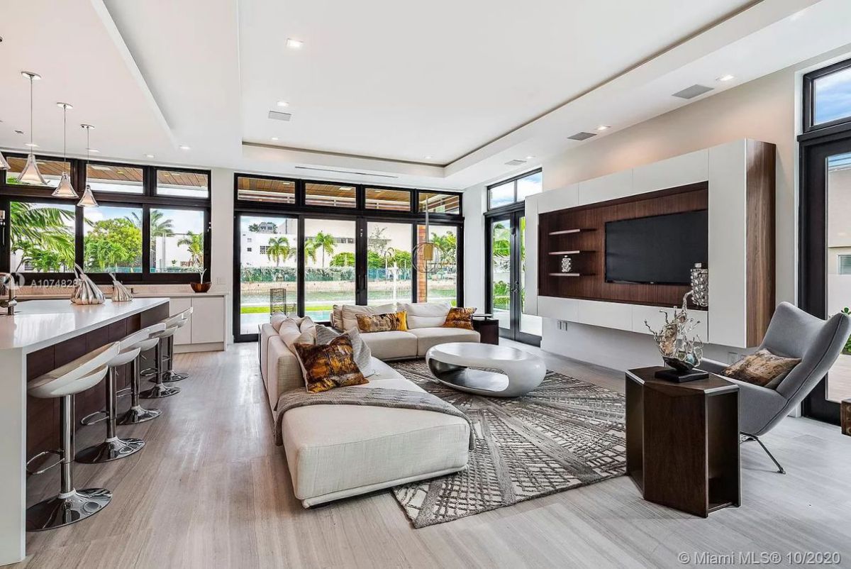 Stunning North Meridian House in Miami Beach for Sale at $5,450,000