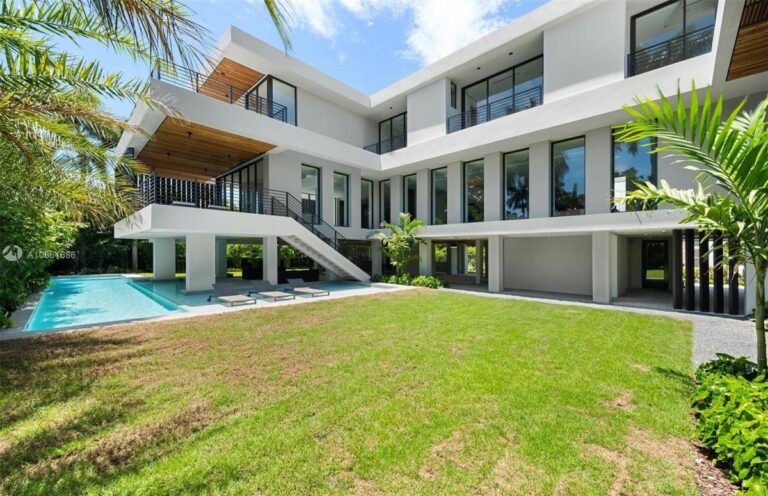 $5.649 Million Superbly Modern Smart Home for Sale in Miami, Florida