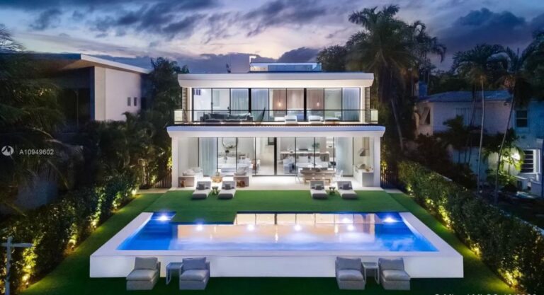 A Sophisticated Modern Home for Sale in Miami Beach $14,995,000