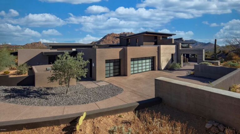 Elegant Arizona Modern Home in Scottsdale lists for $5,250,000