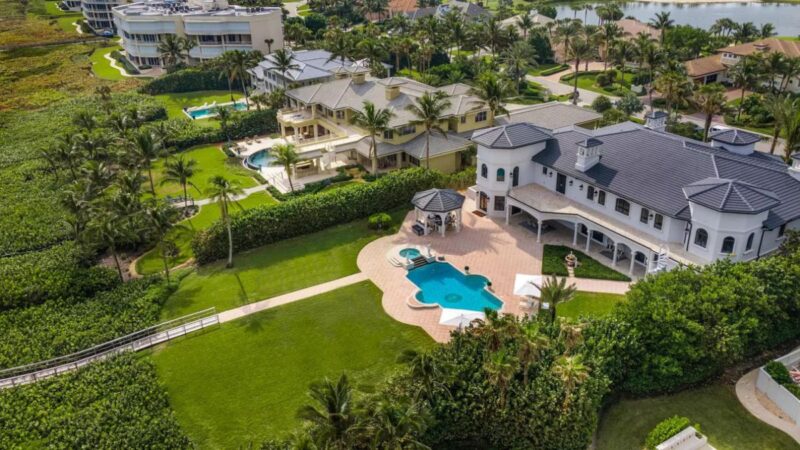 A Captivating Beachfront Home delivers An Epic Resort-style Experience ...