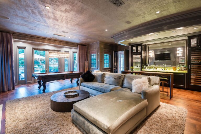 Absolutely Spectacular Hamptons Style House in Thousand Oaks, California