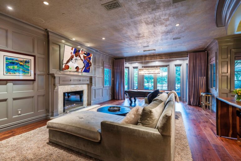 Absolutely Spectacular Hamptons Style House in Thousand Oaks, California