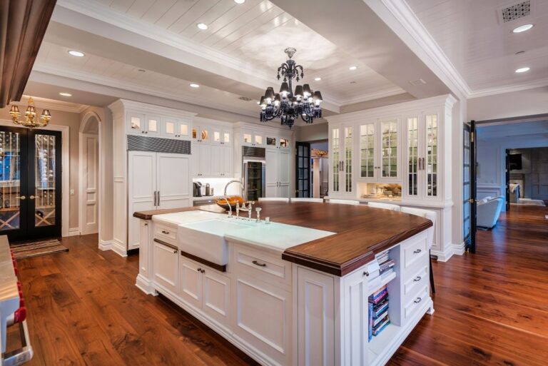 Absolutely Spectacular Hamptons Style House in Thousand Oaks, California