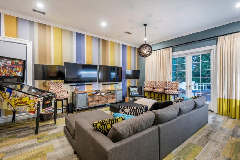 Absolutely Spectacular Hamptons Style House in Thousand Oaks, California