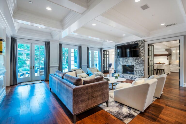 Absolutely Spectacular Hamptons Style House in Thousand Oaks, California