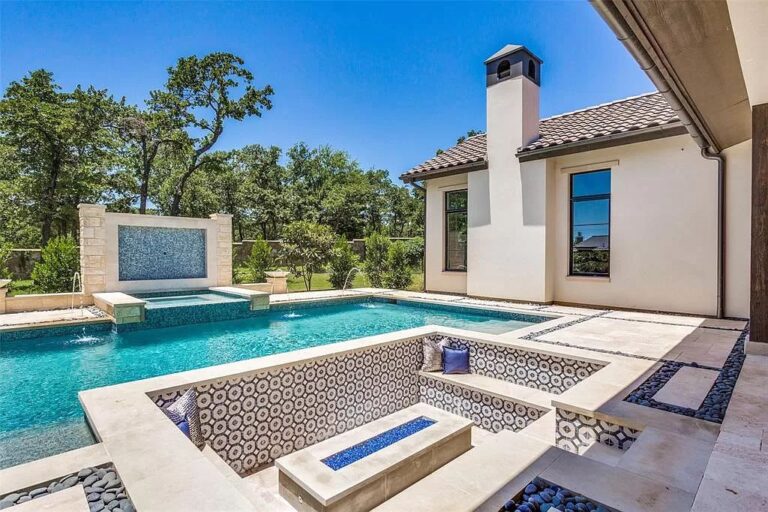 Inside A $2,999,900 Transitional Home in Texas with Beautiful Finishes