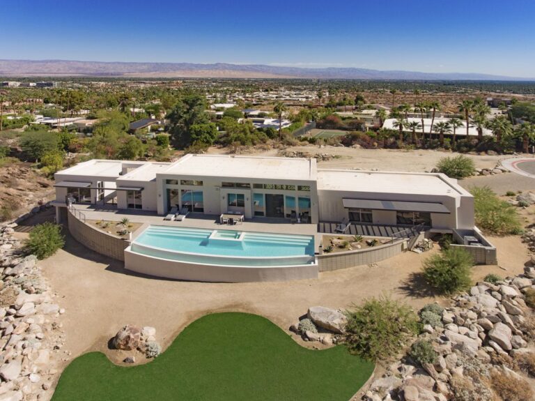 Masterfully Designed Screen House in Palm Springs by Cioffi Architect