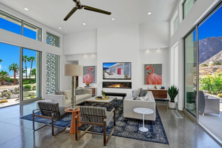 Masterfully Designed Screen House in Palm Springs by Cioffi Architect