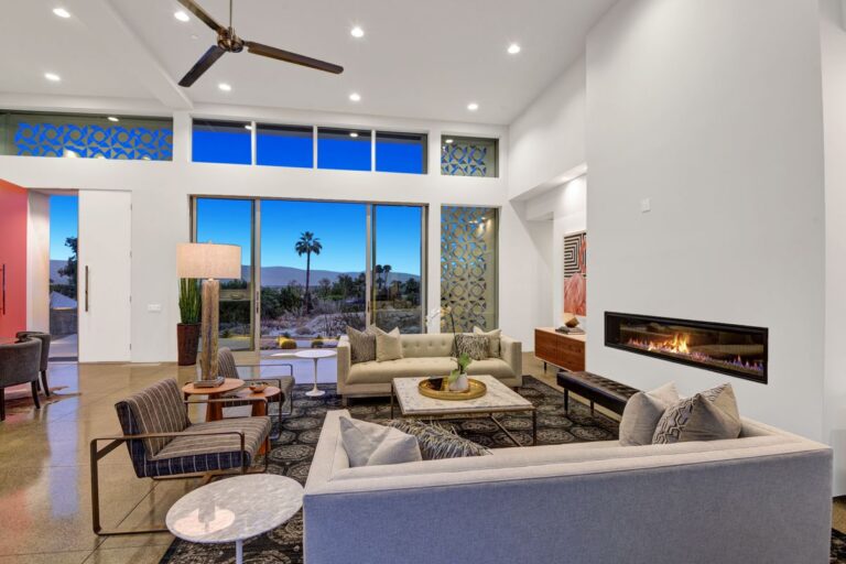 Masterfully Designed Screen House in Palm Springs by Cioffi Architect