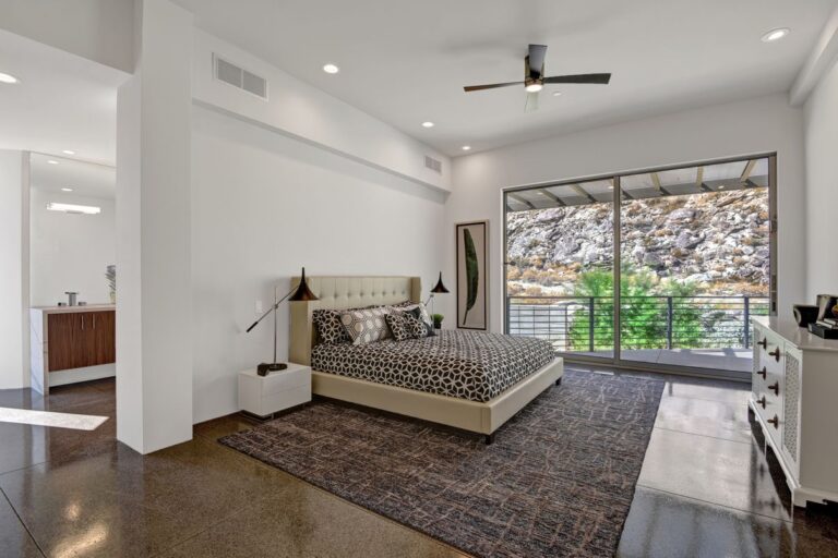 Masterfully Designed Screen House in Palm Springs by Cioffi Architect