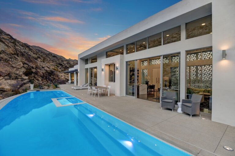 Masterfully Designed Screen House in Palm Springs by Cioffi Architect