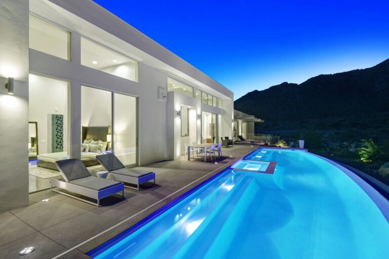 Masterfully Designed Screen House in Palm Springs by Cioffi Architect