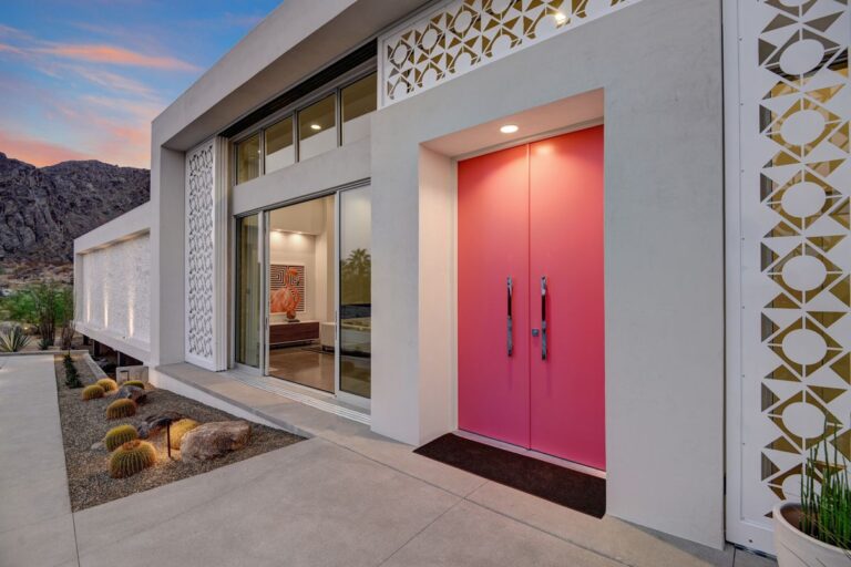 Masterfully Designed Screen House in Palm Springs by Cioffi Architect