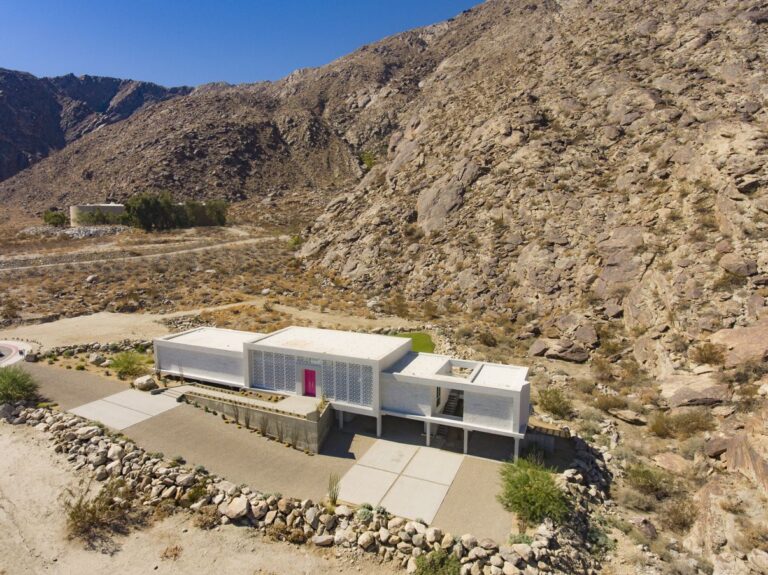 Masterfully Designed Screen House in Palm Springs by Cioffi Architect