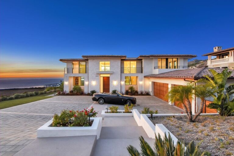 A Newly Completed California Oceanfront Home Aiming for $8,688,000
