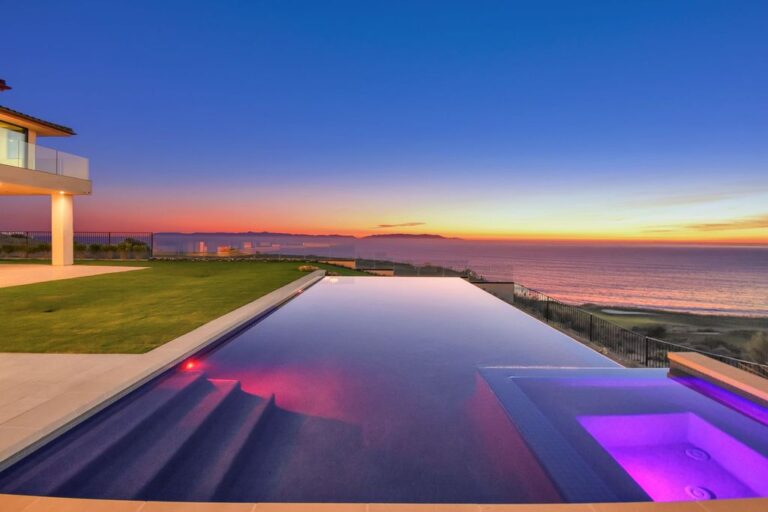 A Newly Completed California Oceanfront Home Aiming for $8,688,000