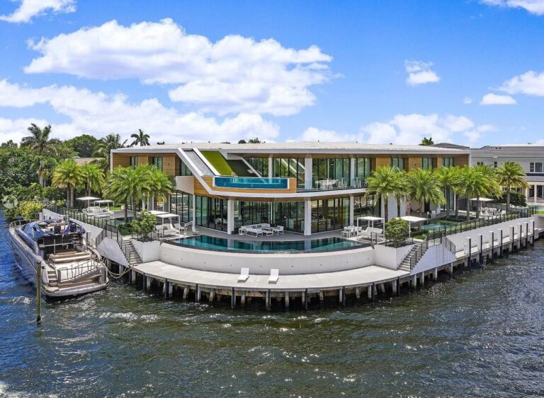 Unparalleled Waterfront Luxury Residence with Breathtaking Views in ...