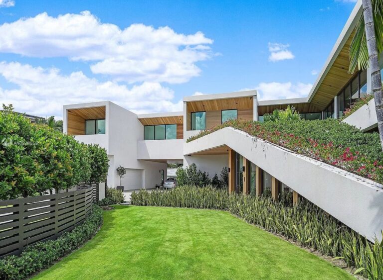 Unparalleled Waterfront Luxury Residence with Breathtaking Views in ...