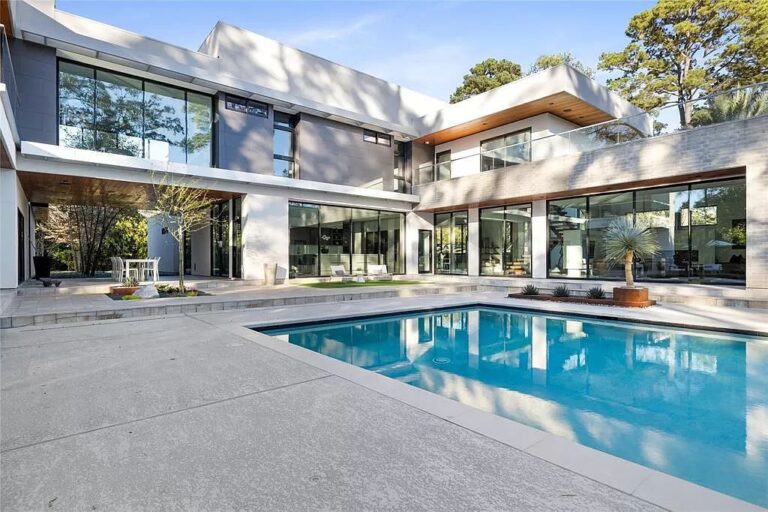 A $5,950,000 Houston House was Designed with Entertainment in Mind