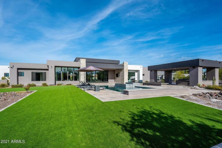 Newly Modern Construction Home in Paradise Valley Seeks for $4,495,000