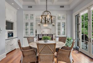 This $8,500,000 New York Home has An Unique Violin-Shaped Pool