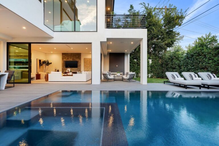 Striking New Contemporary Modern Home in Los Angeles for $3,995,00