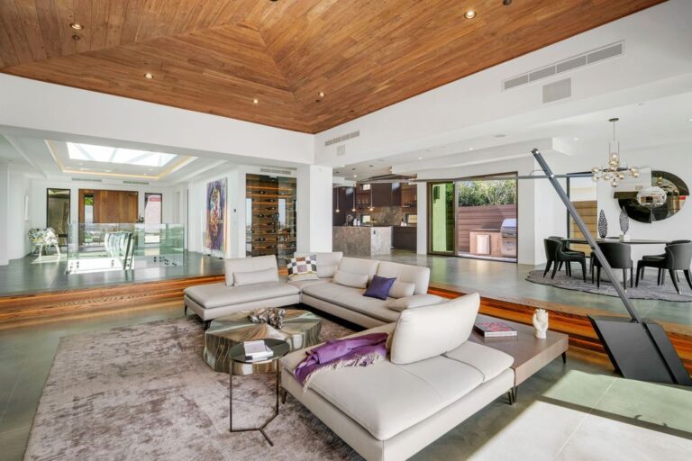 $17,995,000 California Contemporary Home boasts An Impeccable Design