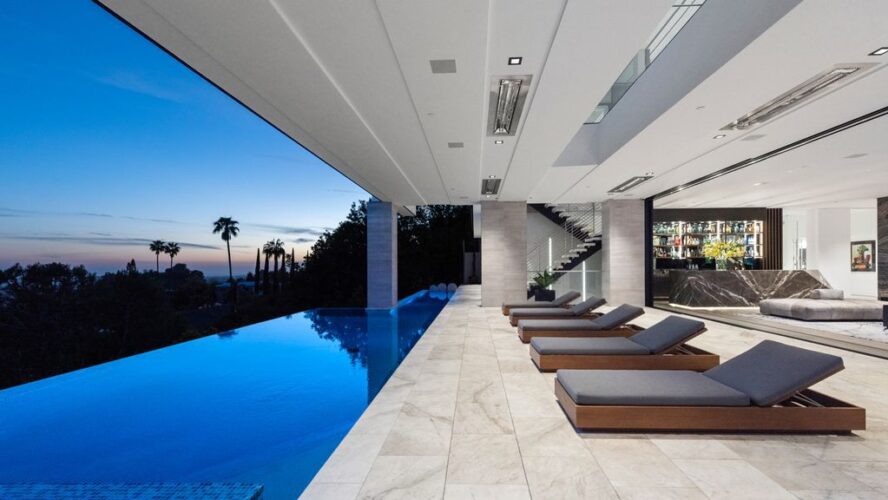 This World Class Mansion is One of The Most Iconic Architectural Homes ...