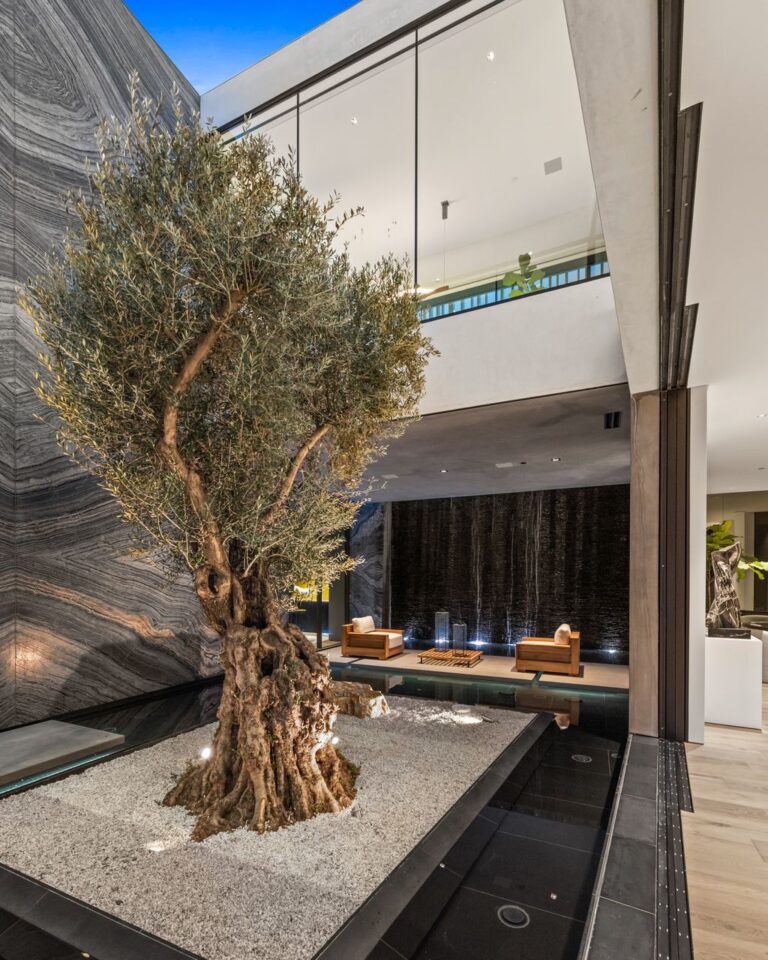 This World Class Mansion is One of The Most Iconic Architectural Homes ...