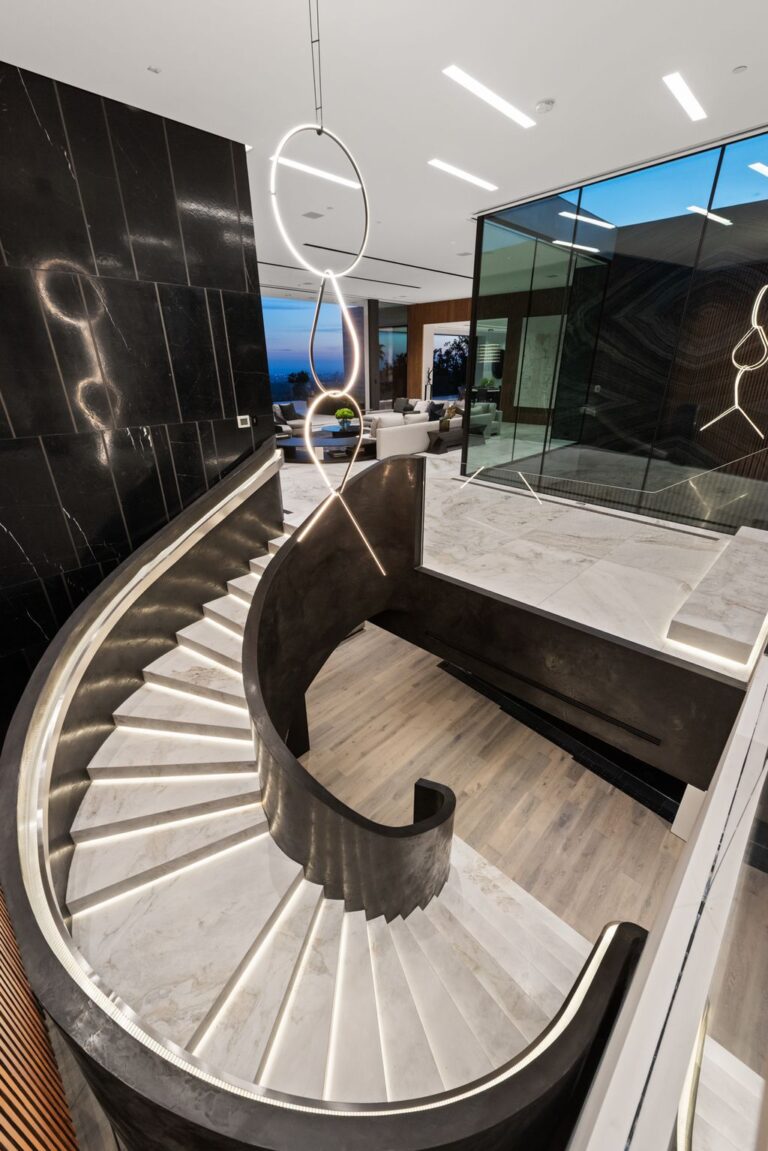 This World Class Mansion is One of The Most Iconic Architectural Homes ...