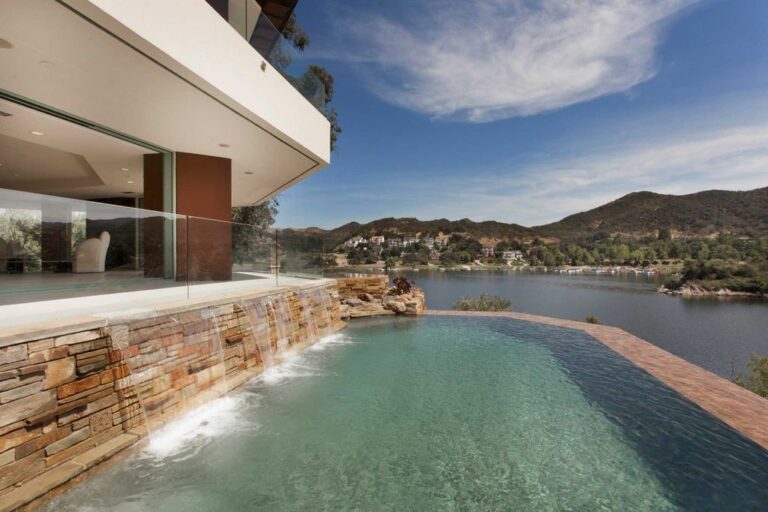 Impressive Mountain View Home in California built by Michael Barsocchini