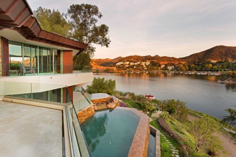 Impressive Mountain View Home in California built by Michael Barsocchini