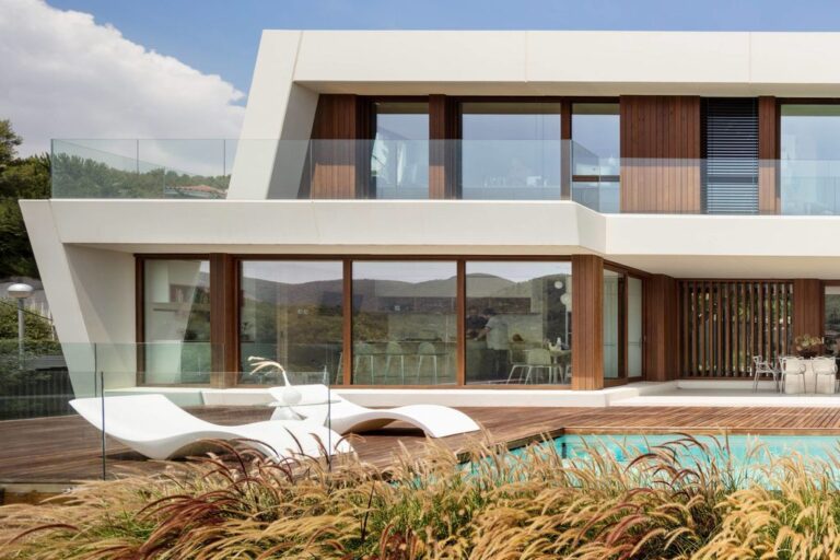 Panoramic House, Unique Home with The Landscape as Protagonist