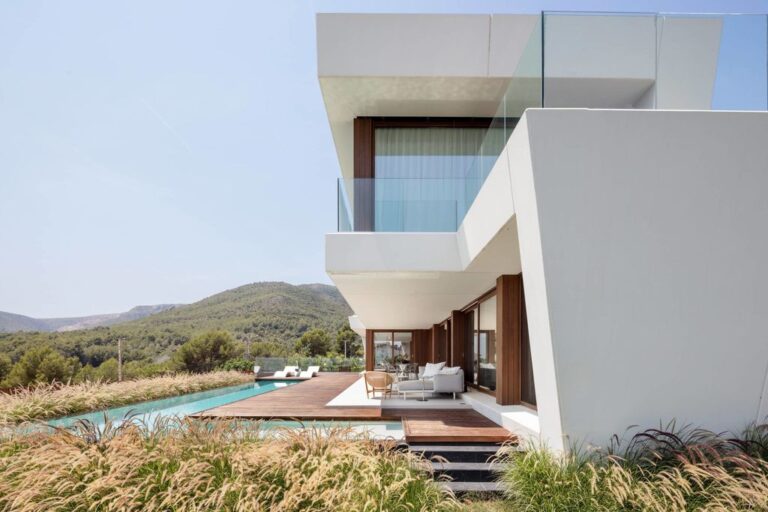 Panoramic House, Unique Home with The Landscape as Protagonist