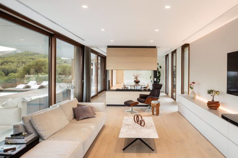 Panoramic House, Unique Home with The Landscape as Protagonist