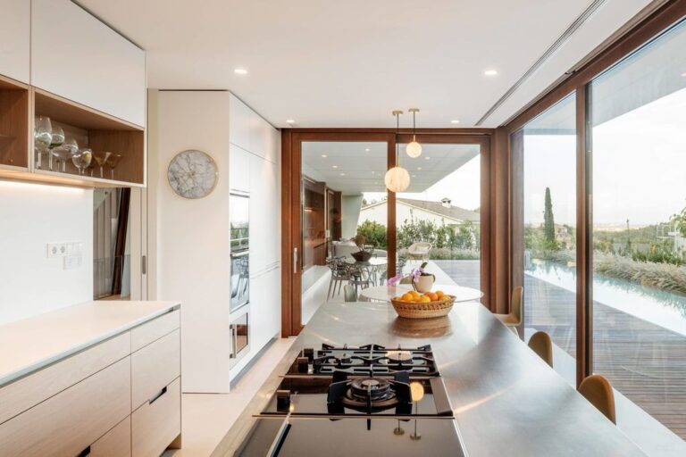 Panoramic House, Unique Home with The Landscape as Protagonist